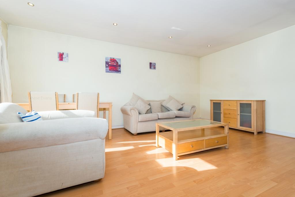 Langbourne Place, Westferry Road... 2 bed apartment - £1,517 pcm (£350 pw)