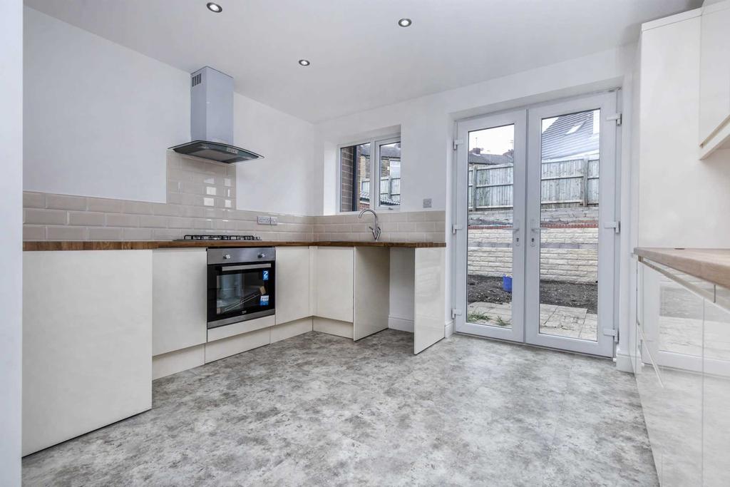 3 Croft House Road, Morley,LS27 8PB 3 bed bungalow - £875 pcm (£202 pw)