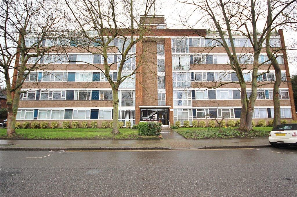 Portinscale Road, Putney, SW15 2 bed penthouse - £1,400 pcm (£323 pw)