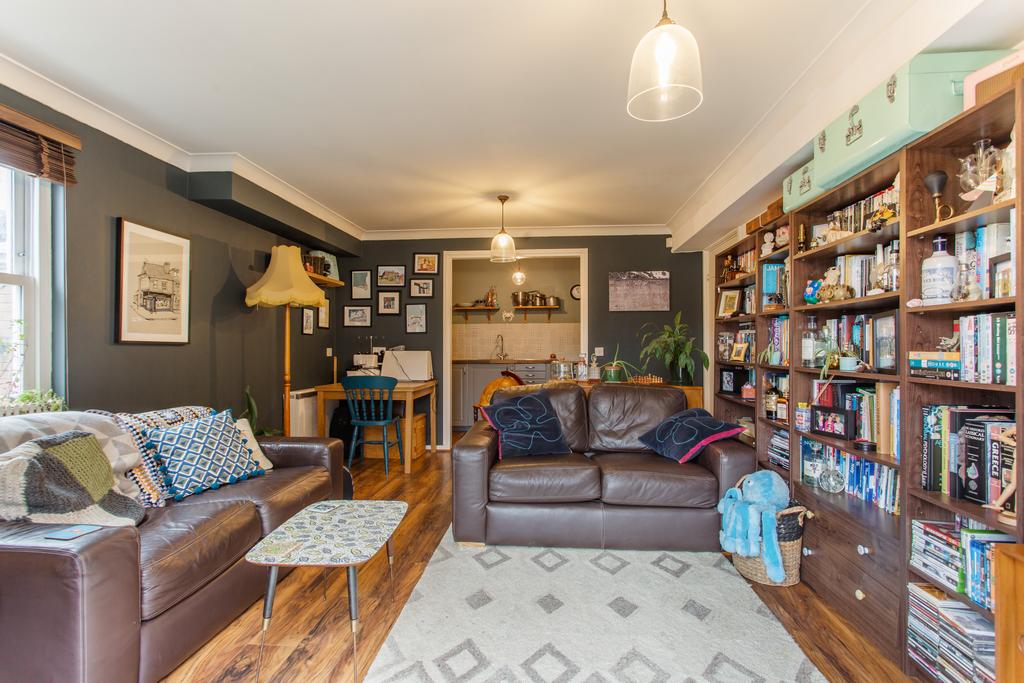 Leabank Square, E9 1 bed flat - £342,500