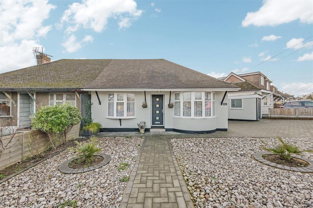 Appleton Road, Benfleet 2 bed semi-detached bungalow - £350,000