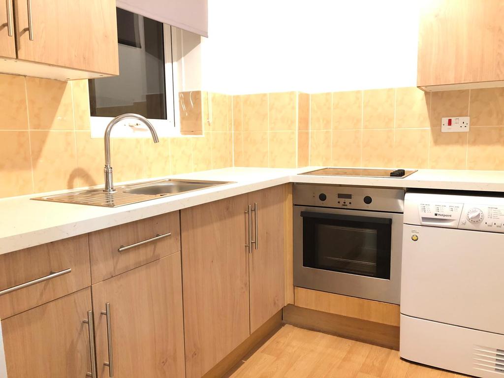 King George Avenue WATFORD WD18 Studio - £825 pcm (£190 pw)