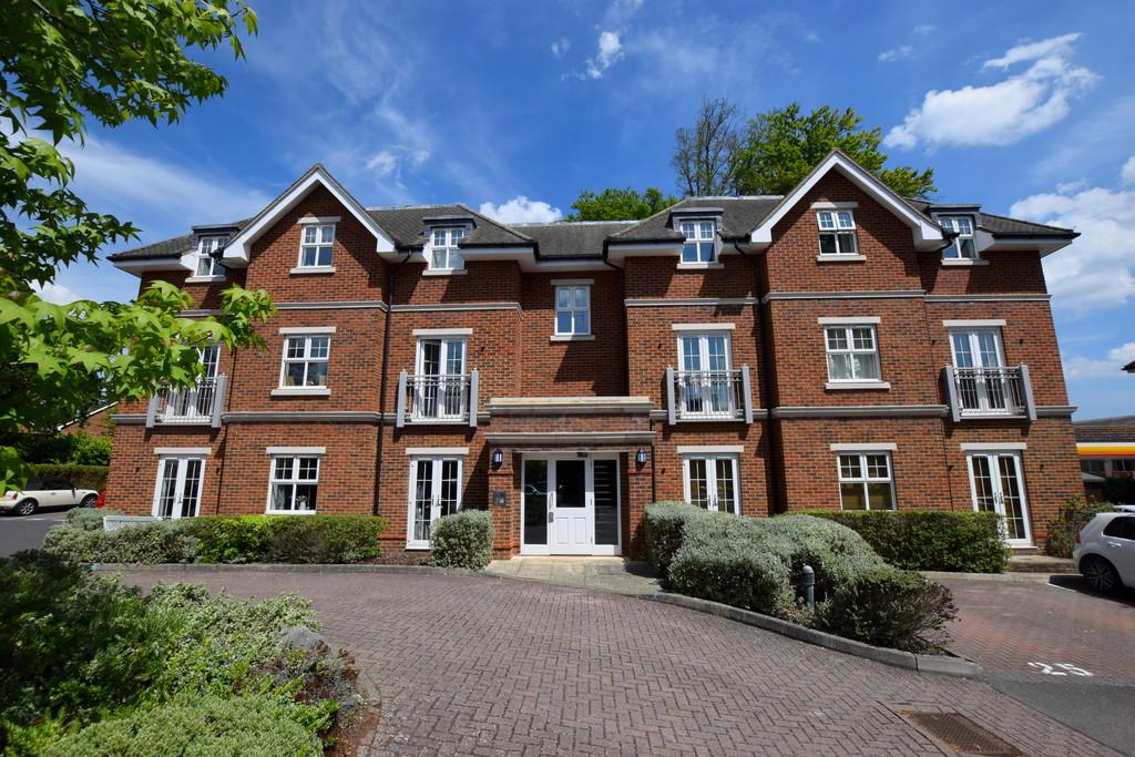 Bramshott Place, Fleet 2 bed apartment - £995 pcm (£230 pw)