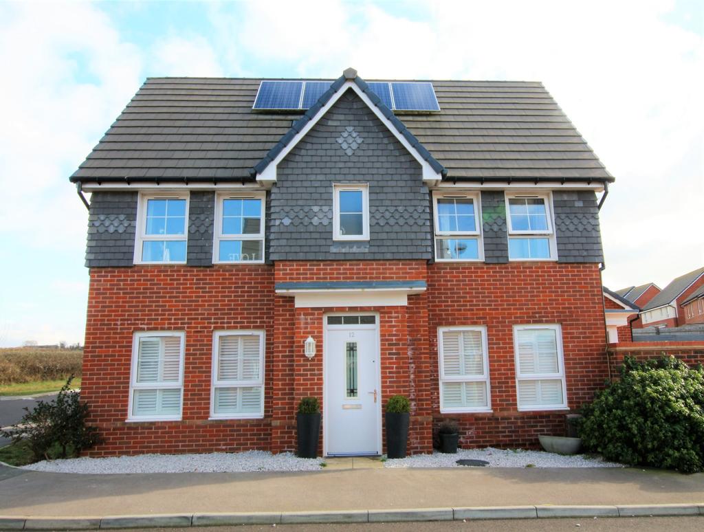 CLANFIELD 3 bed detached house - £390,000
