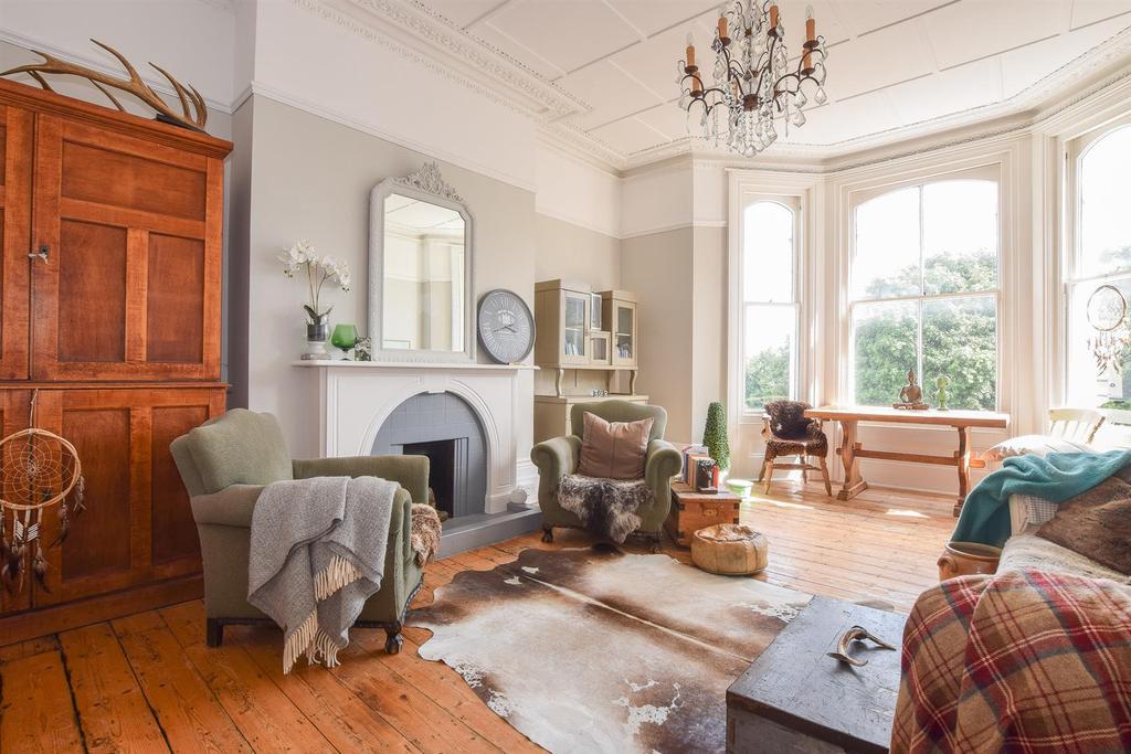 Anglesea Terrace, St. Leonards-On-Sea 1 bed flat - £240,000