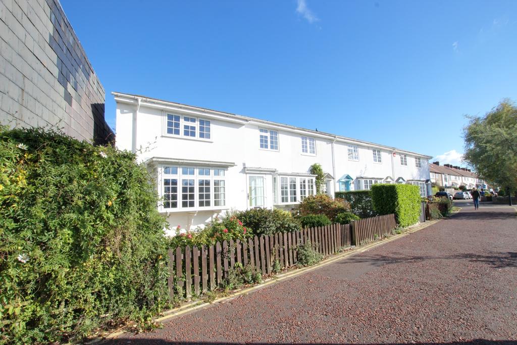 Bridgefoot Path Emsworth UNFURNISHED 3 bed cottage - £1,400 pcm (£323 pw)