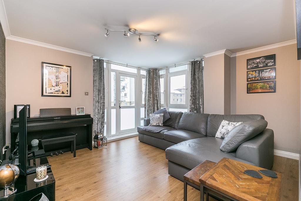 Brunswick Road, Brunswick, Edinburgh... 2 bed ground floor flat - £250,000