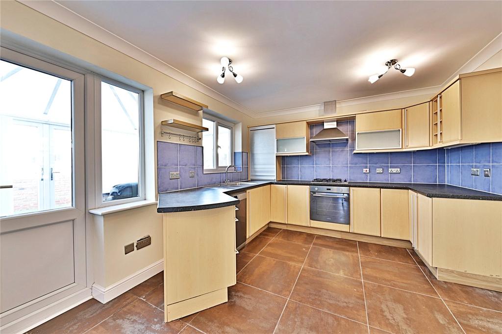 The Groves, Hull, HU4 4 bed detached house - £285,000