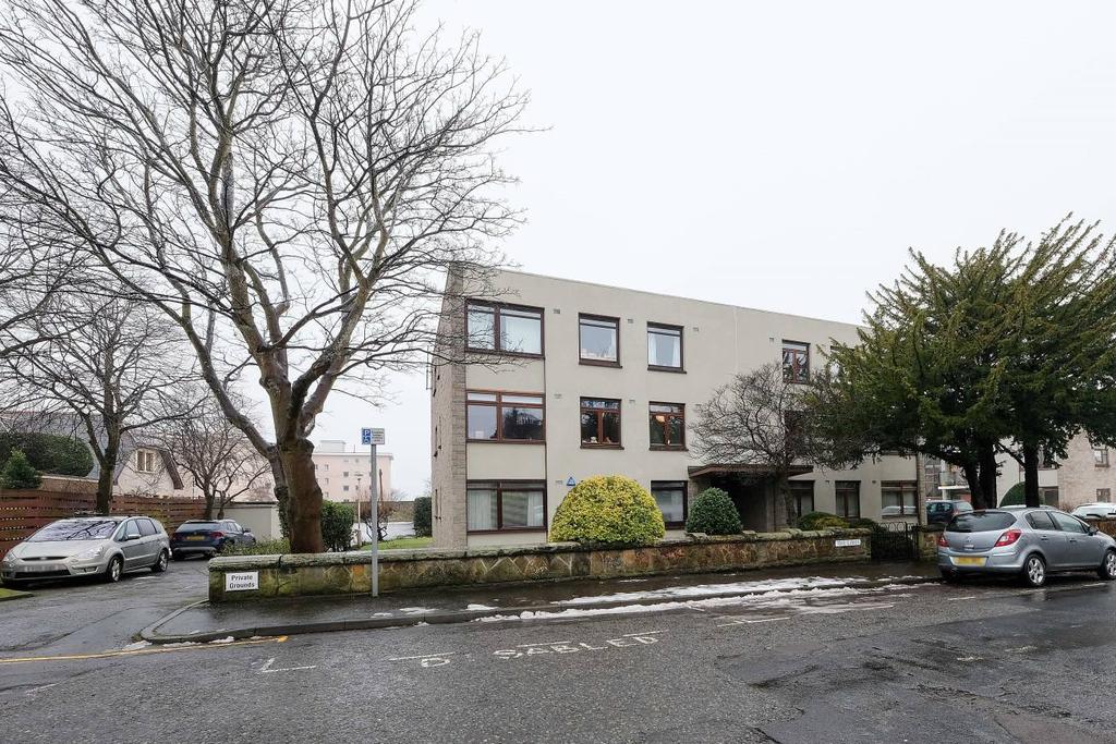 15 The Limes, Napier Road, EDINBURGH... 3 bed flat - £400,000