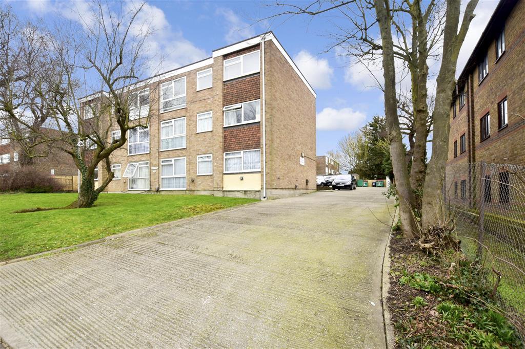 Benhill Wood Road, Sutton, Surrey 2 bed flat - £300,000
