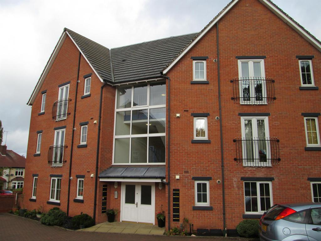 Pear Tree Court, Rugeley 2 bed flat - £575 pcm (£133 pw)