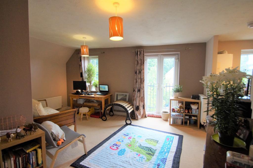 Pear Tree Court, Rugeley 2 bed flat - £575 pcm (£133 pw)