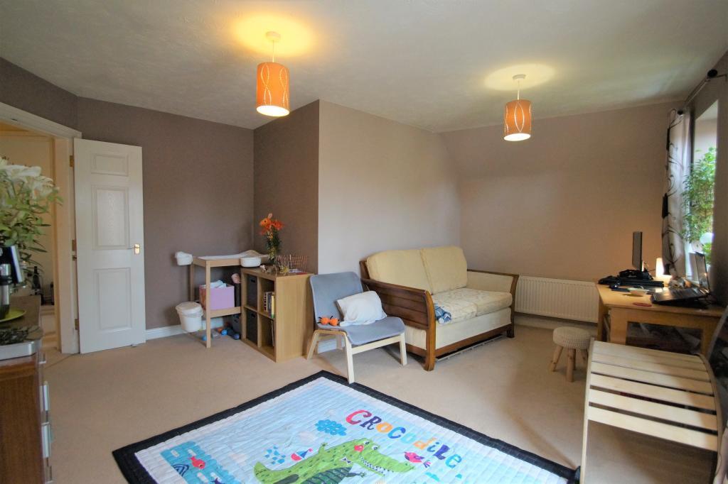 Pear Tree Court, Rugeley 2 bed flat - £575 pcm (£133 pw)