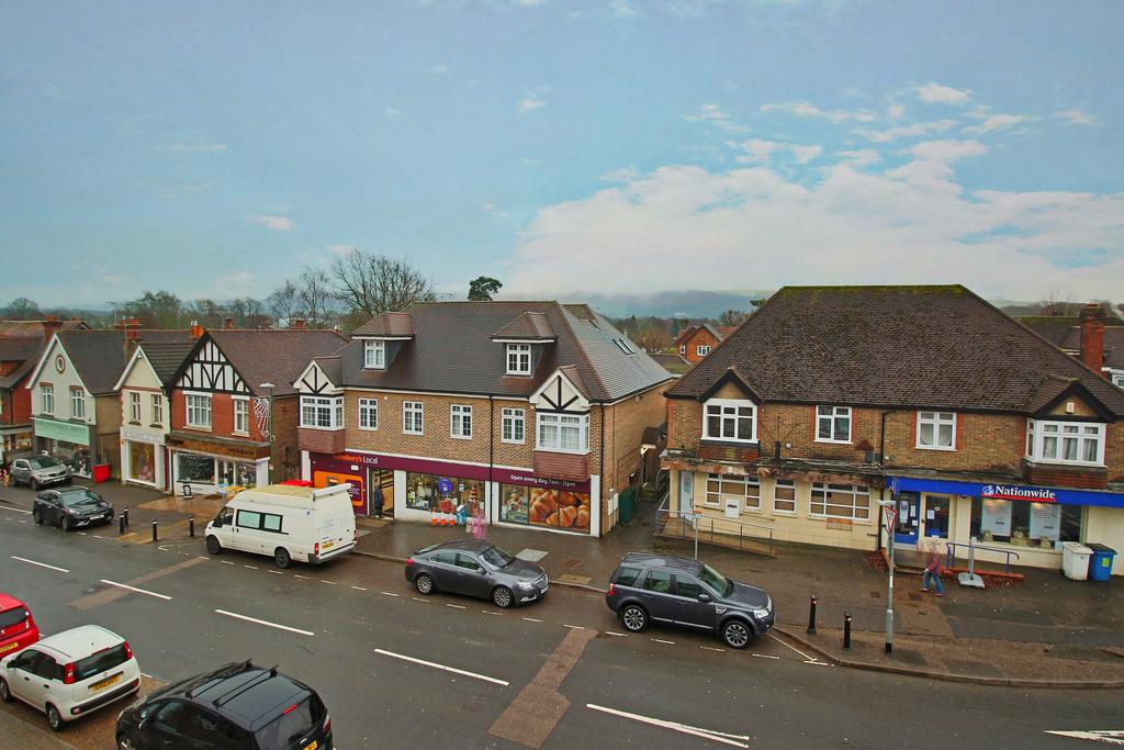 Keymer Road, Hassocks, West Sussex... 1 bed flat - £775 pcm (£179 pw)