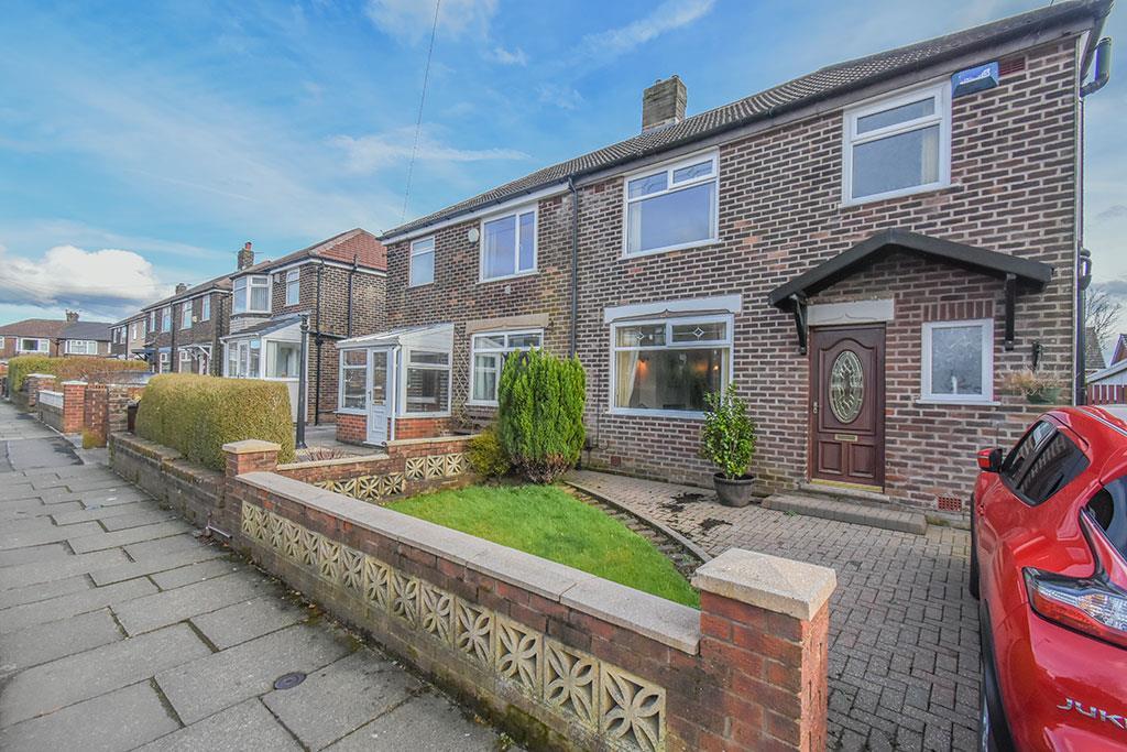 Observatory Road, Blackburn 2 bed semi-detached house - £120,000