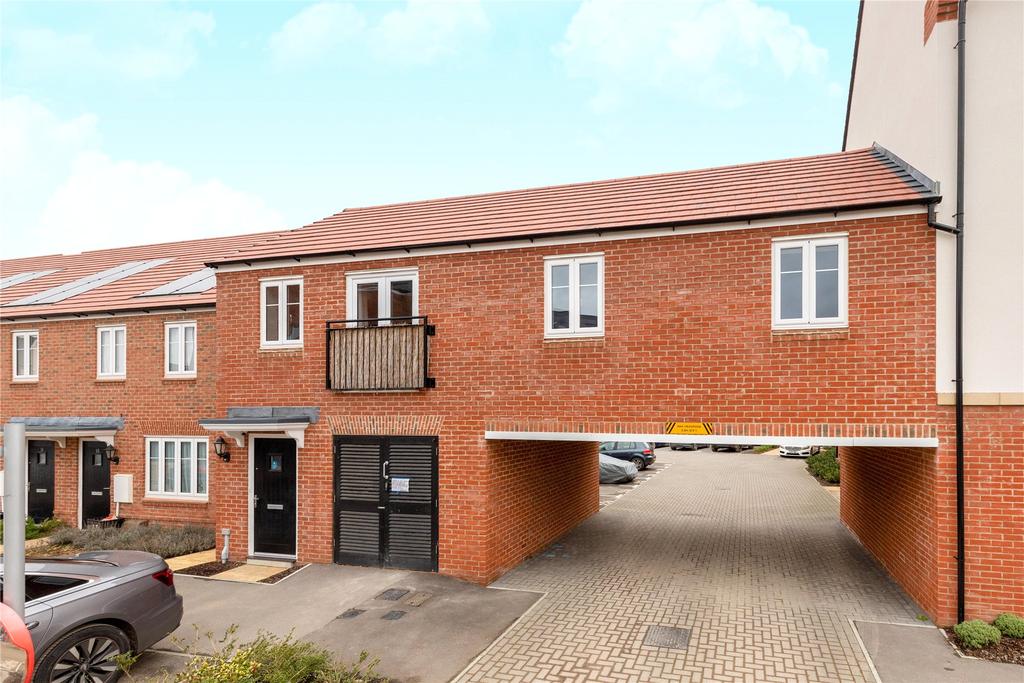 Beechey Place Wokingham Berkshire 2 Bed Apartment £295 000