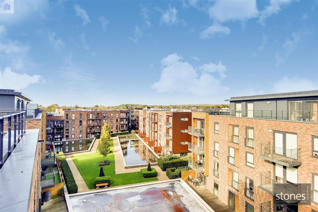 Stanmore Place, HA7 3 bed apartment - £2,100 pcm (£485 pw)