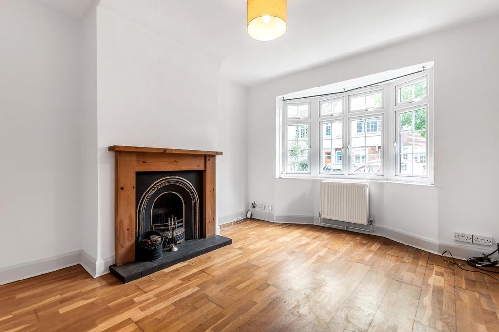 Godley Road, Earlsfield 2 bed flat - £535,000