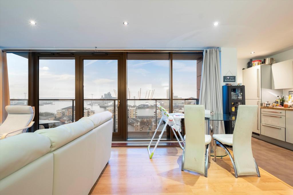 Proton Tower, Blackwall Way, London, E14 2 bed flat - £1,647 pcm (£380 pw)