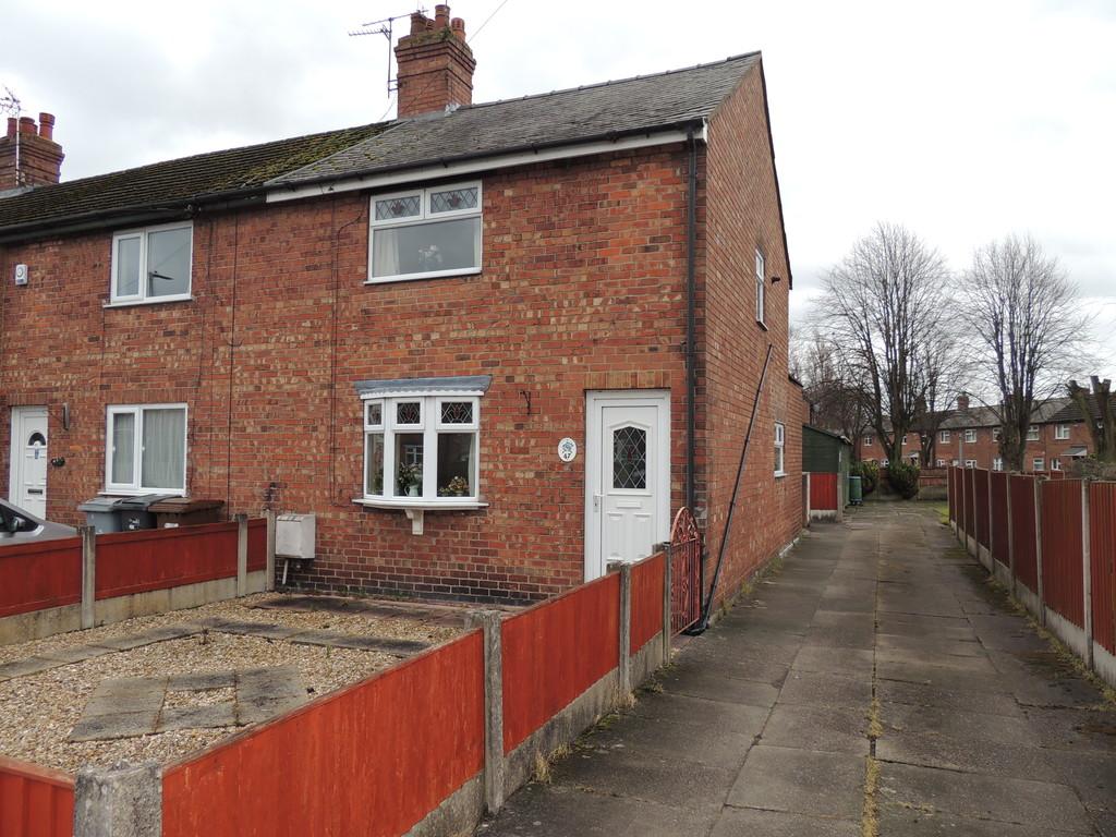Sutton Lane, Middlewich 2 bed end of terrace house - £130,000