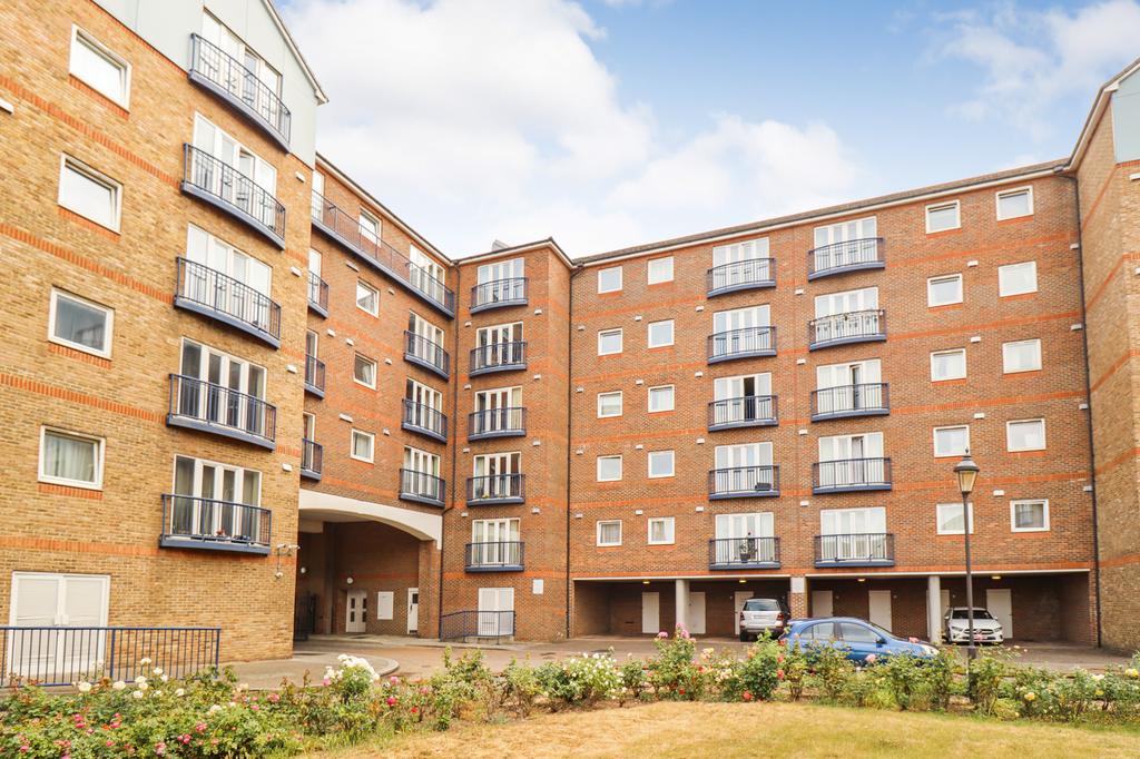 Argent Court, Argent Street, Grays RM17 1 bed apartment - £190,000