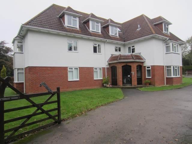 2 Sea view Road, Walkford, Highcliffe 2 bed flat - £1,050 pcm (£242 pw)