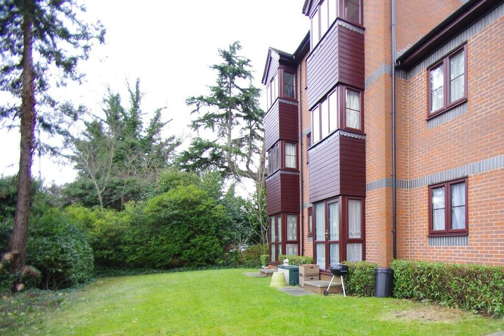 Dellfield Court, 94 Hempstead Road... 1 bed ground floor flat - £1,000 ...