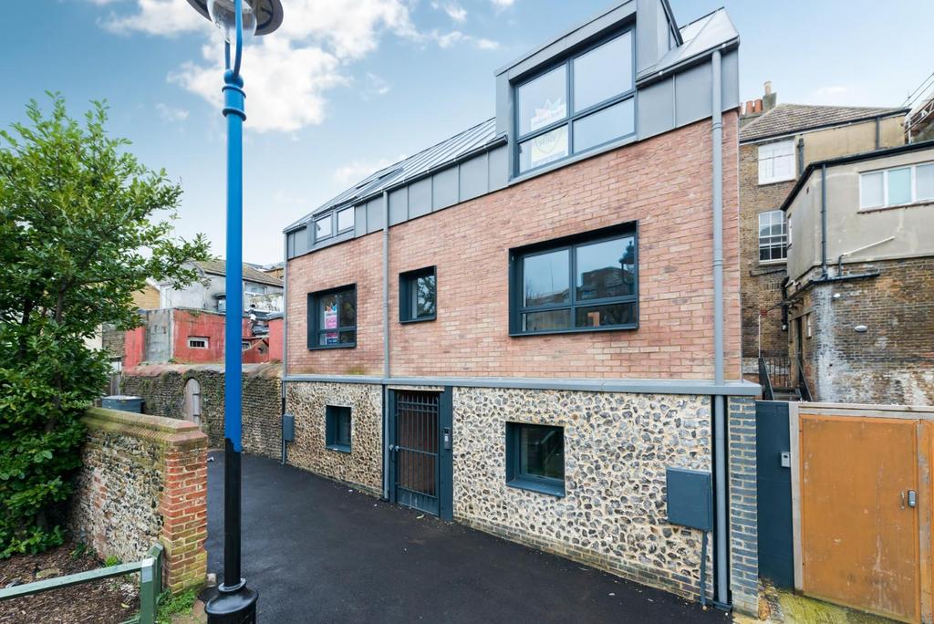 Albert Court, Ramsgate 4 bed house - £400,000