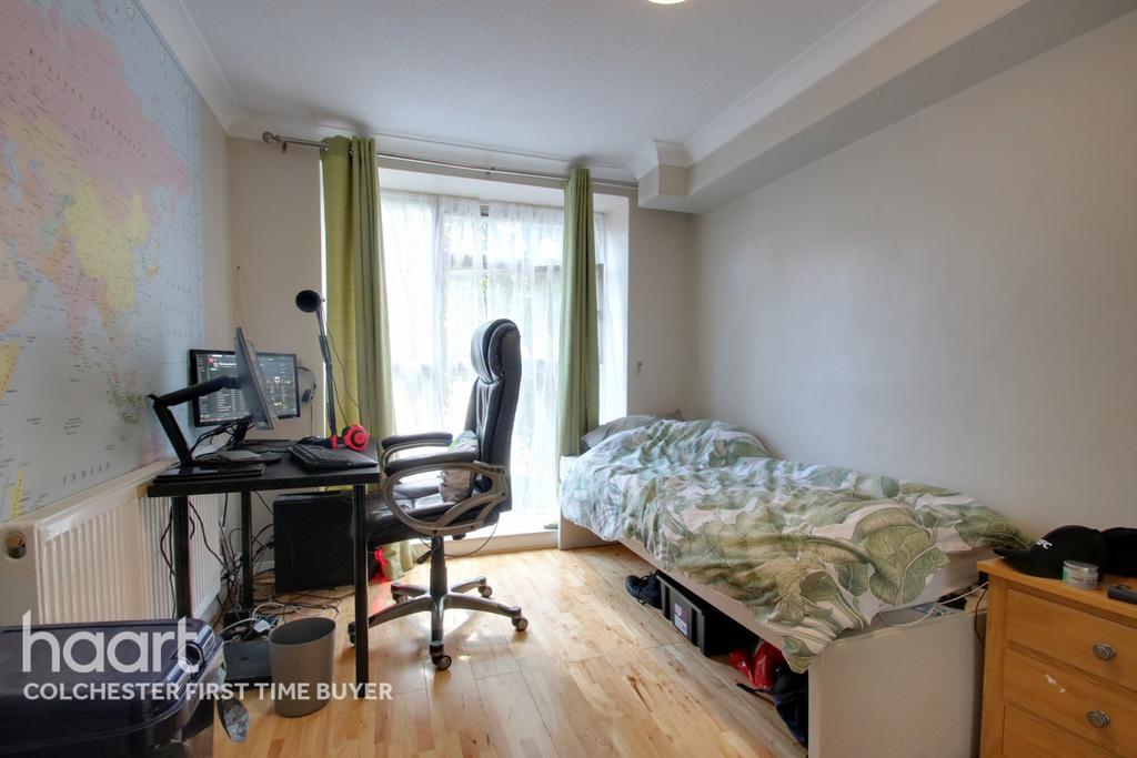 Trinity Square, Colchester 2 bed flat - £180,000