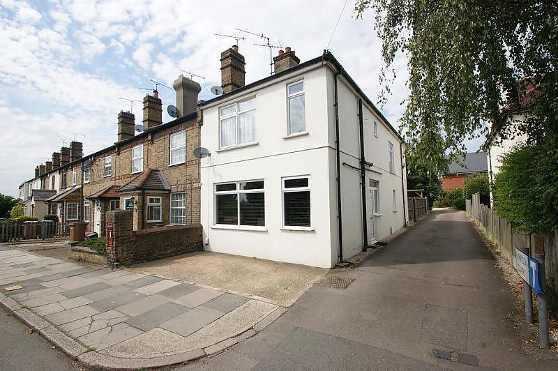 Rainsford Road, Chelmsford, Essex, CM1 3 bed semi-detached house - £375,000