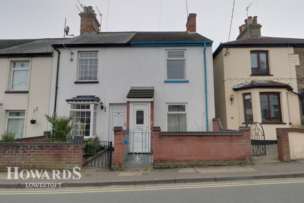 Commodore Road, Lowestoft 3 bed end of terrace house - £140,000