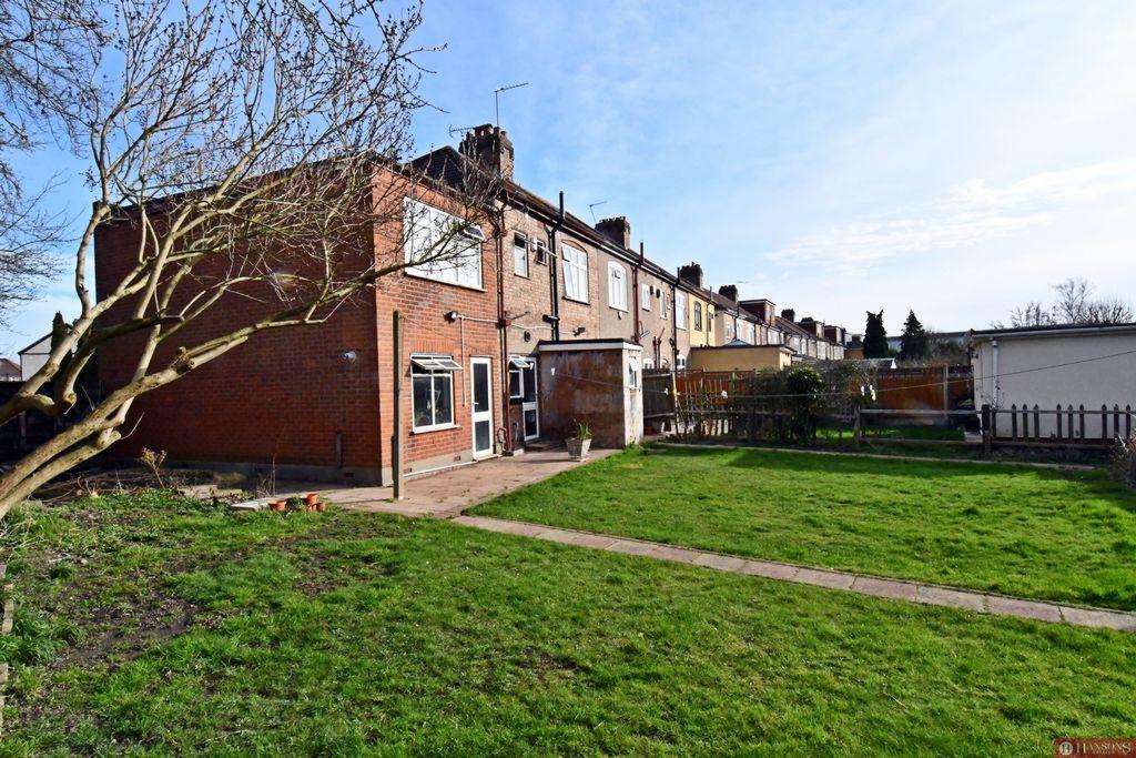 Chadwell Heath Lane, Chadwell Heath, RM6 5 bed house - £650,000