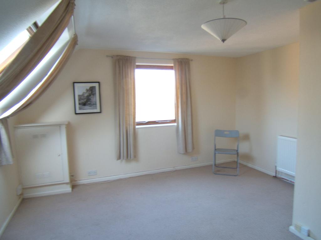 The Oaks, Staines, TW18 4SG Studio - £725 pcm (£167 pw)