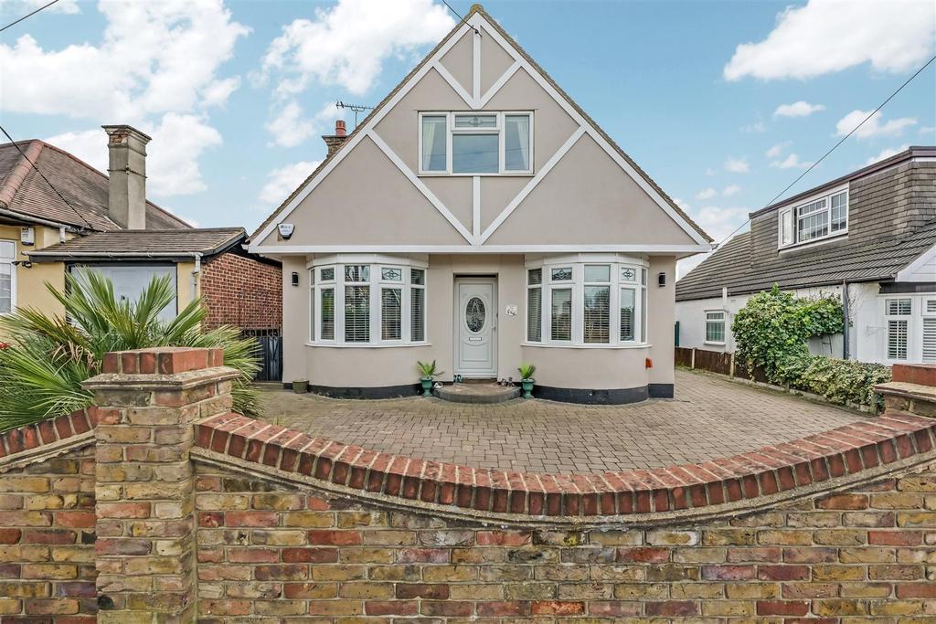 Thundersley Church Road, Benfleet 3 bed detached house - £450,000