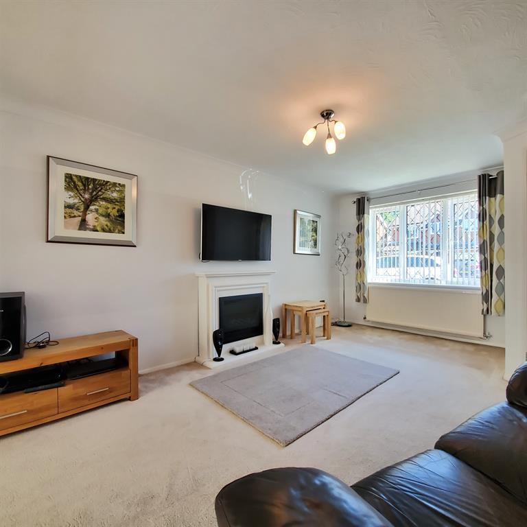 Waverley Way, Wokingham, RG40 4YD 3 bed link detached house - £450,000