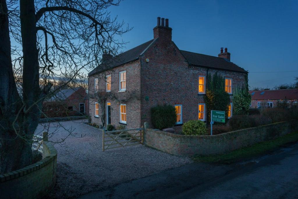 Frog Hall Farm, Breighton, 4 bed detached house - £695,000