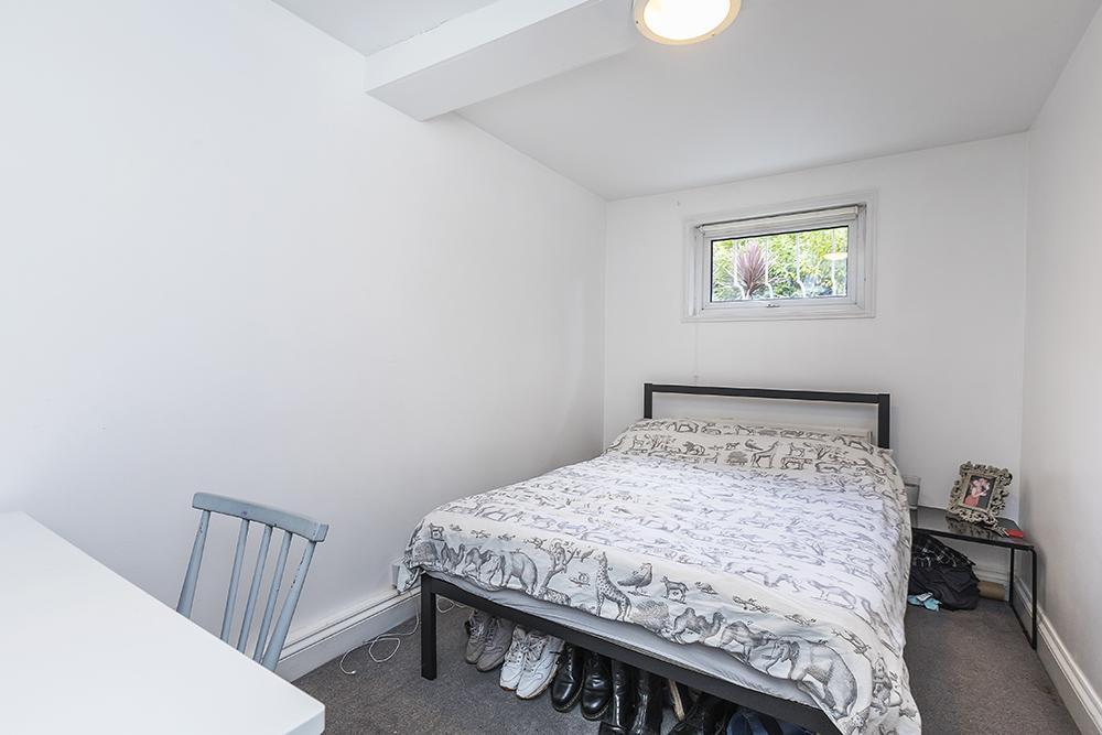 Sutton Place, London E9 1 bed maisonette - £1,400 pcm (£323 pw)