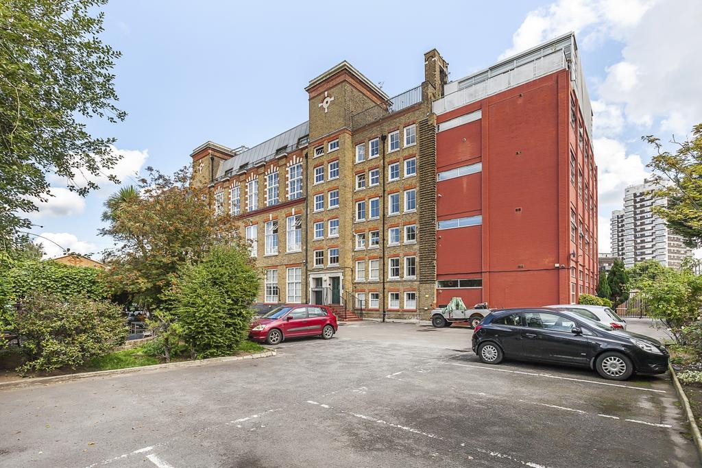 Gervase Street Peckham SE15 2 bed flat - £1,695 pcm (£391 pw)