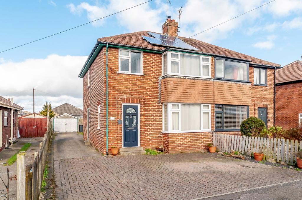 Hill Top Road, Harrogate, North Yorkshire 3 bed semi-detached house - £ ...