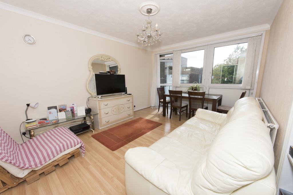 Comber Grove, Camberwell, SE5 2 bed apartment - £1,400 pcm (£323 pw)