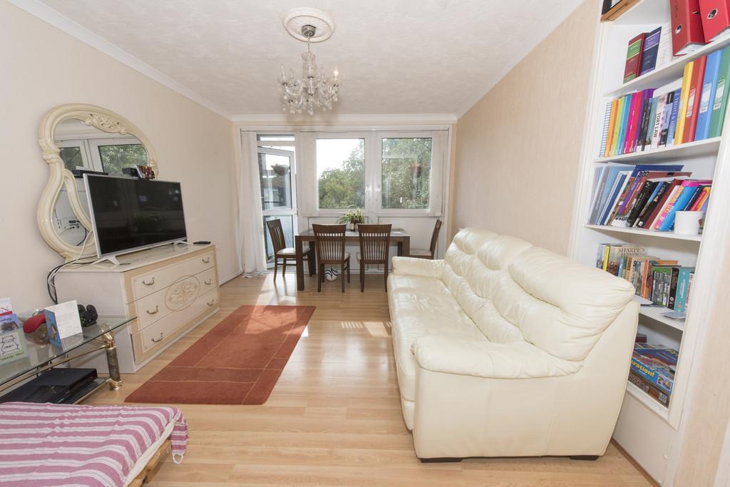 Comber Grove, Camberwell, SE5 2 bed apartment - £1,400 pcm (£323 pw)