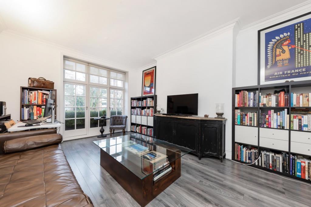 Sandringham Court, 99 Maida Vale... 3 bed flat - £1,525,000