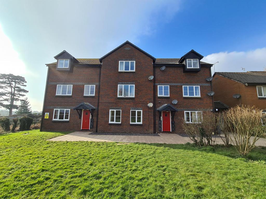Boakes Drive, Stonehouse, GL10 3QW 1 bed flat - £625 pcm (£144 pw)