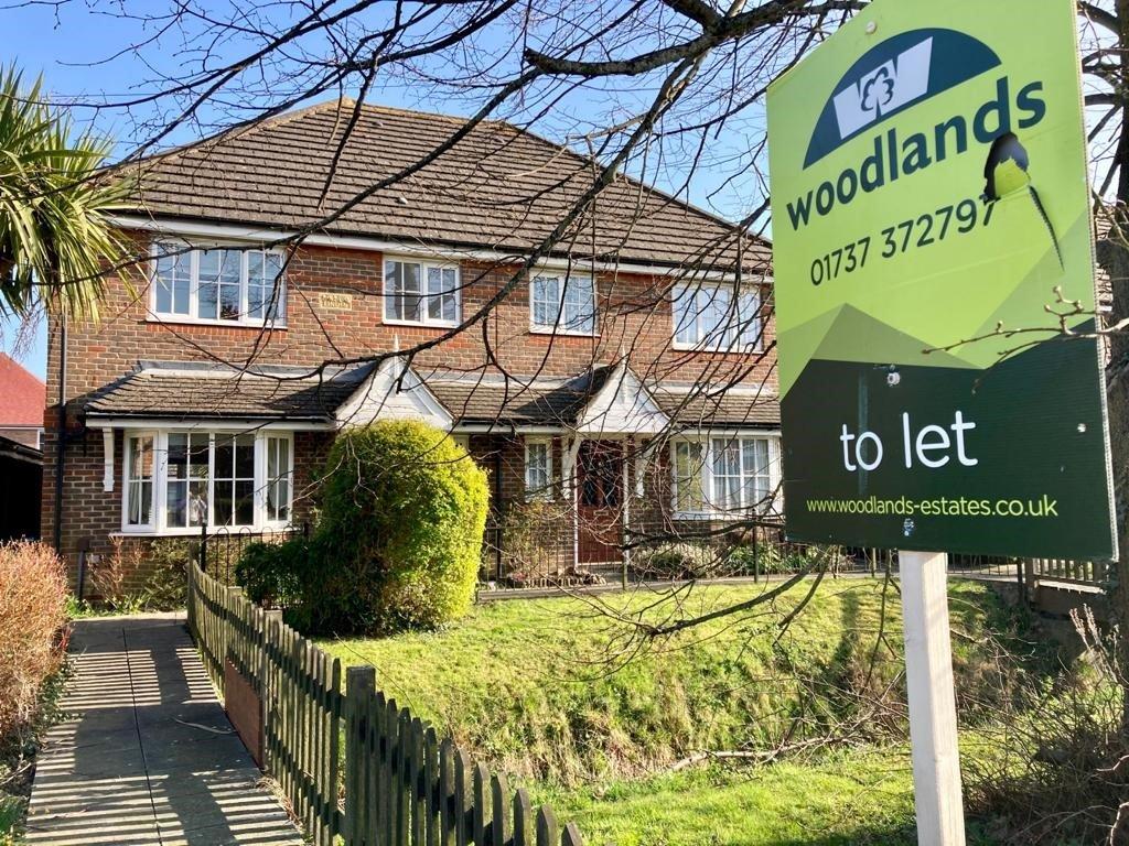 Priestlands Close, Horley 3 bed semi-detached house - £1,400 pcm (£323 pw)