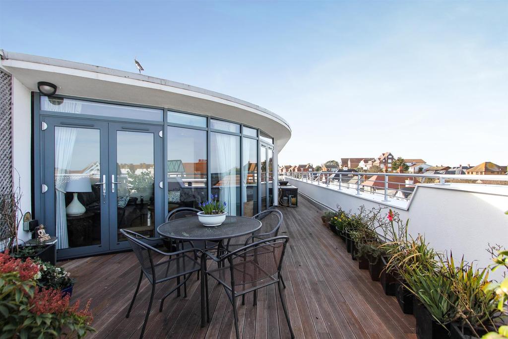 Kingsdown Park, Whitstable 2 bed penthouse - £550,000