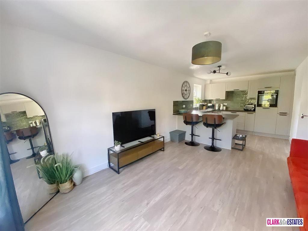 Thorndale Courts, Whitycombe Way, Exeter 1 bed apartment - £170,000