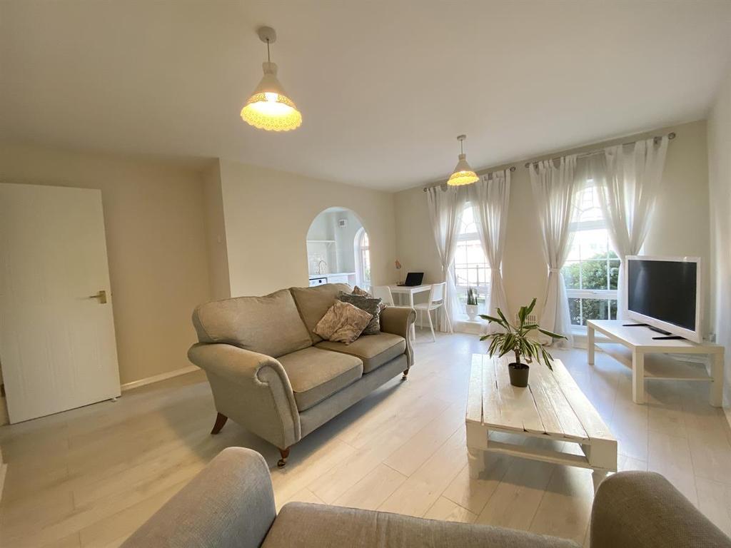 Labrador Quay, Salford, M50 3YH 2 bed apartment - £890 pcm (£205 pw)