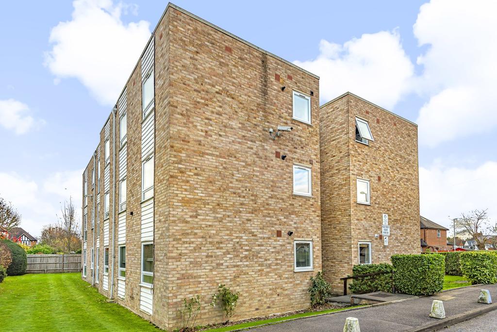 Lambourn Grove, Kingston, KT1 1 bed flat - £300,000