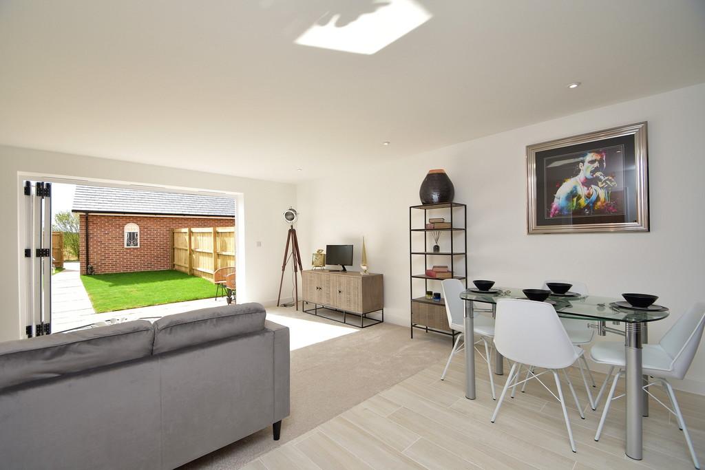 Shotley Road, Chelmondiston, IP9 1EE 3 bed terraced house - £310,000