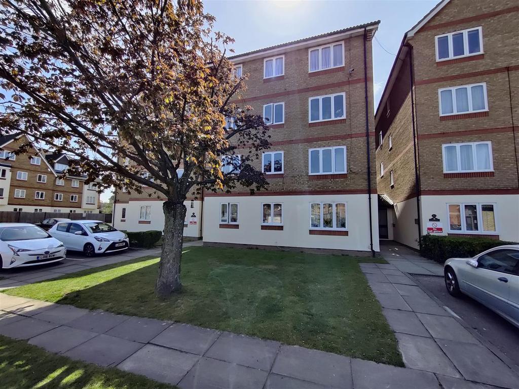 Regis Court, Mitcham 2 bed flat - £1,275 pcm (£294 pw)
